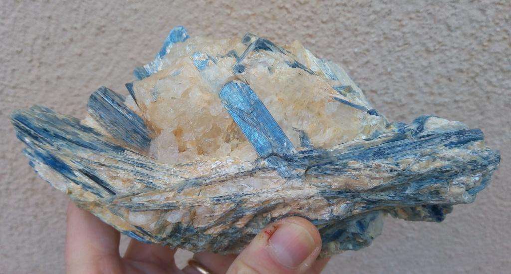 CIANITE su QUARZO - Minerali GeoArt